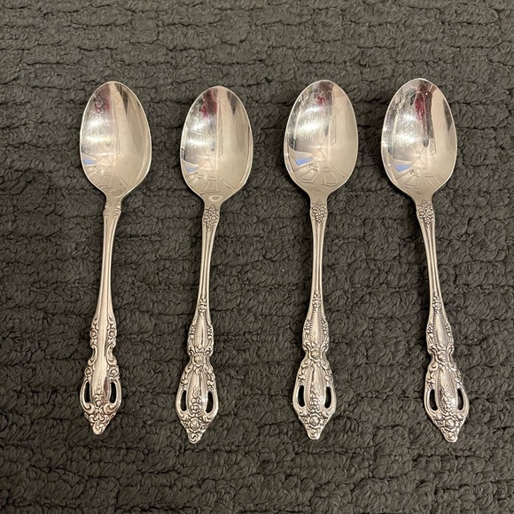 Oneida | Dining | Oneida Monte Carlo Deluxe Stainless Dinner Spoons 4 ...